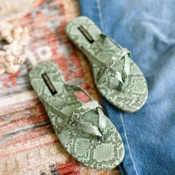 JootiShooti - Mint Green Ash Slides – Studio by TCS